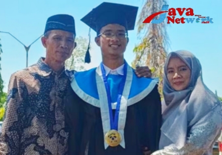Kisah Haru Wisudawan Terbaik PENS Asal Sumenep - Java Network
